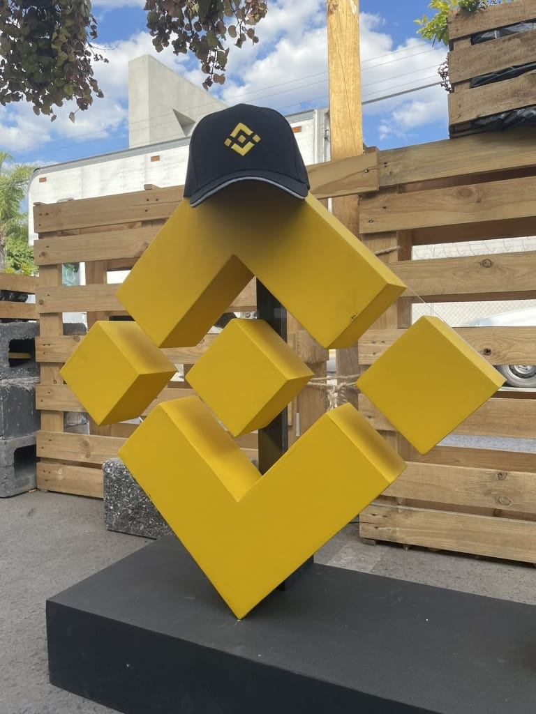 Binance is love.. We convey the excitement in our hearts to | -L ...