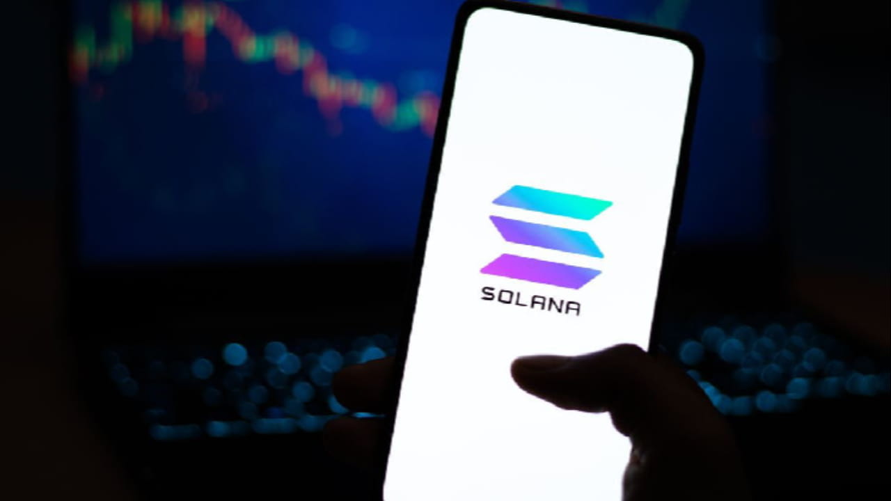Machine learning algorithm sets Solana price for April 30, 2023 | TopCryptoNews on Binance Square