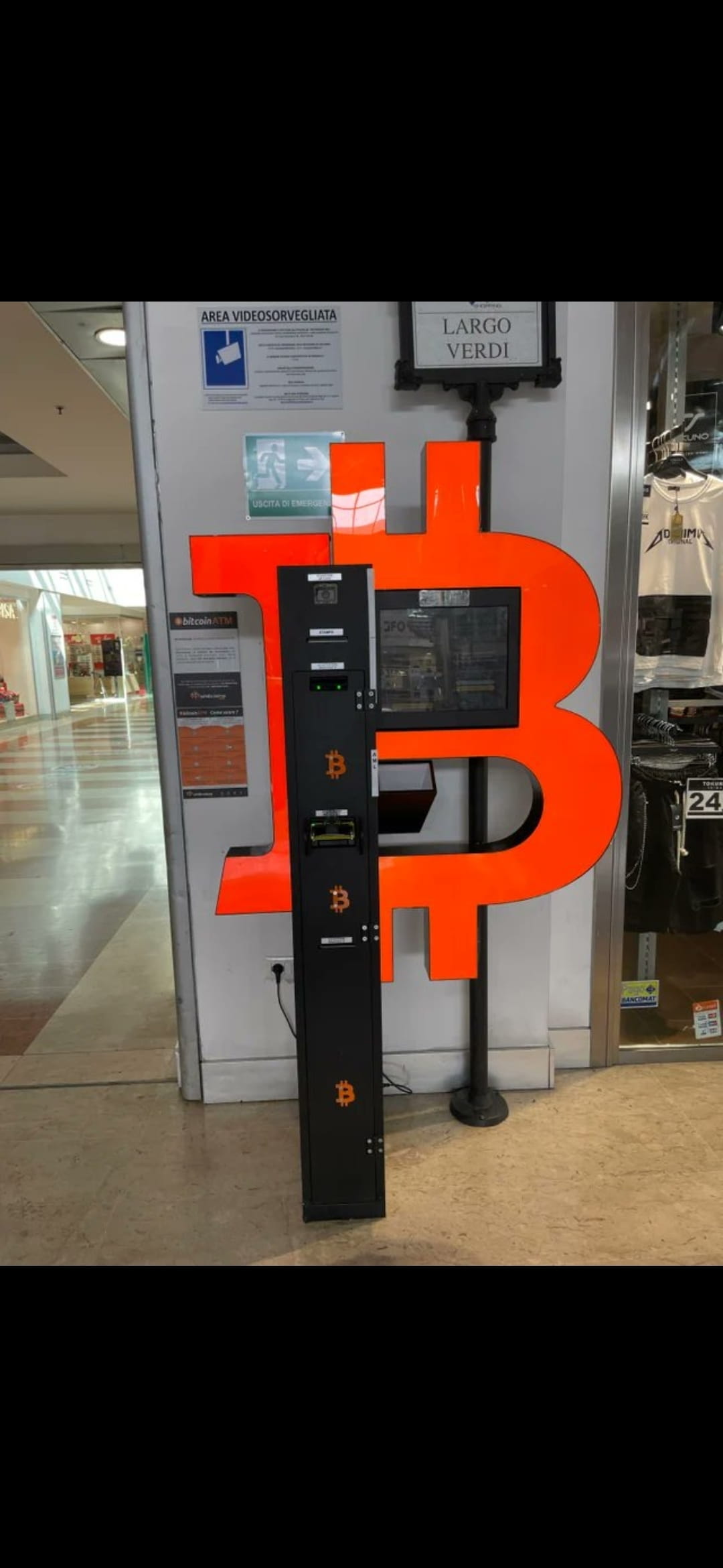 📸 #bitcoin ATM spotted in Italy 🇮🇹 #Binance #BTC | Crypto Hustle on ...