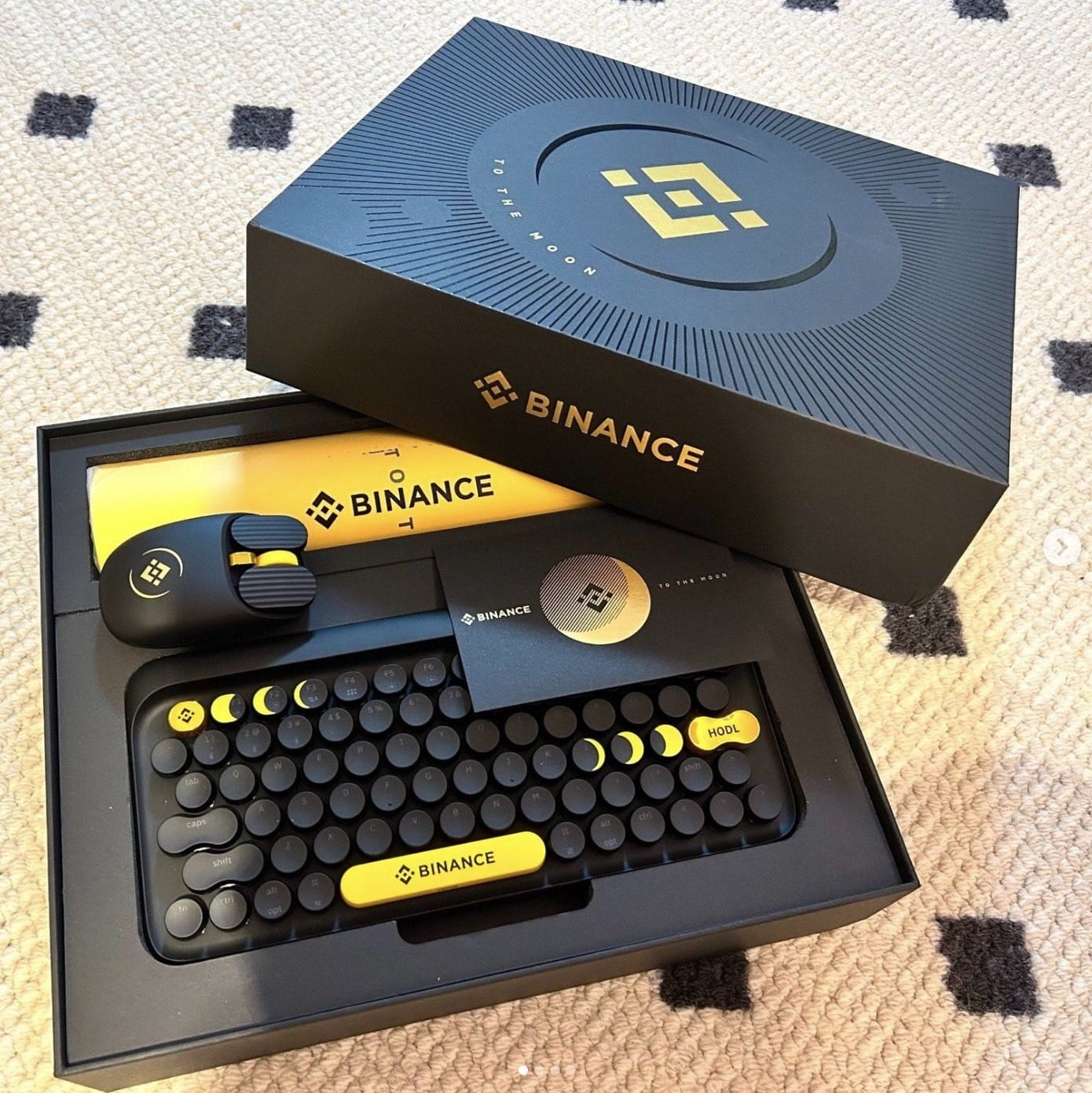🚨Do you want a keyboard and mouse from Binance?😇 What do y | كريبتو ...
