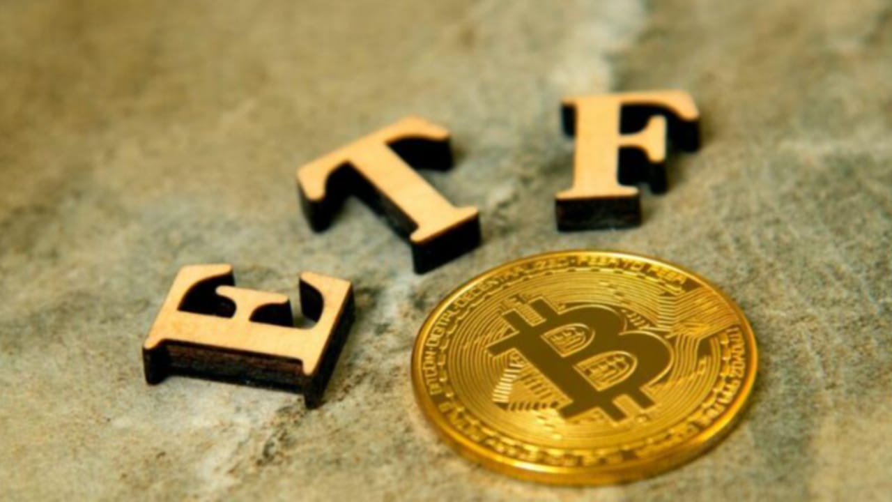 [Conspiracy Theory] Why do I think the BTC spot ETF won’t pass in January? | 加密佰晓生 on Binance Square