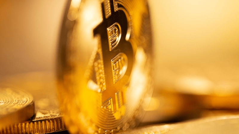 Can Bitcoin replace gold as the ultimate store of value? | muroo_22 on Binance Square