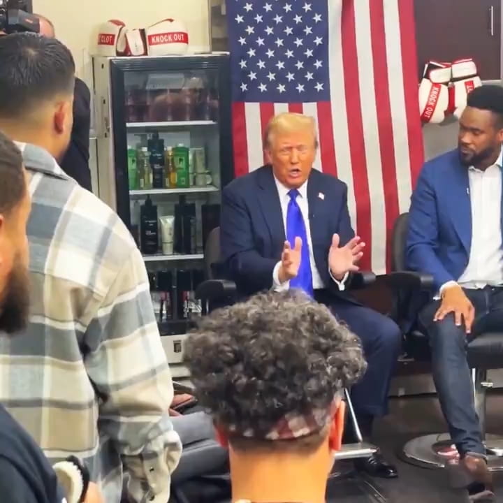JUST CHILLIN' WITH THE BOYS AT THE BARBERSHOP!!!😎🇺🇸 $ #trump #chillin # ...