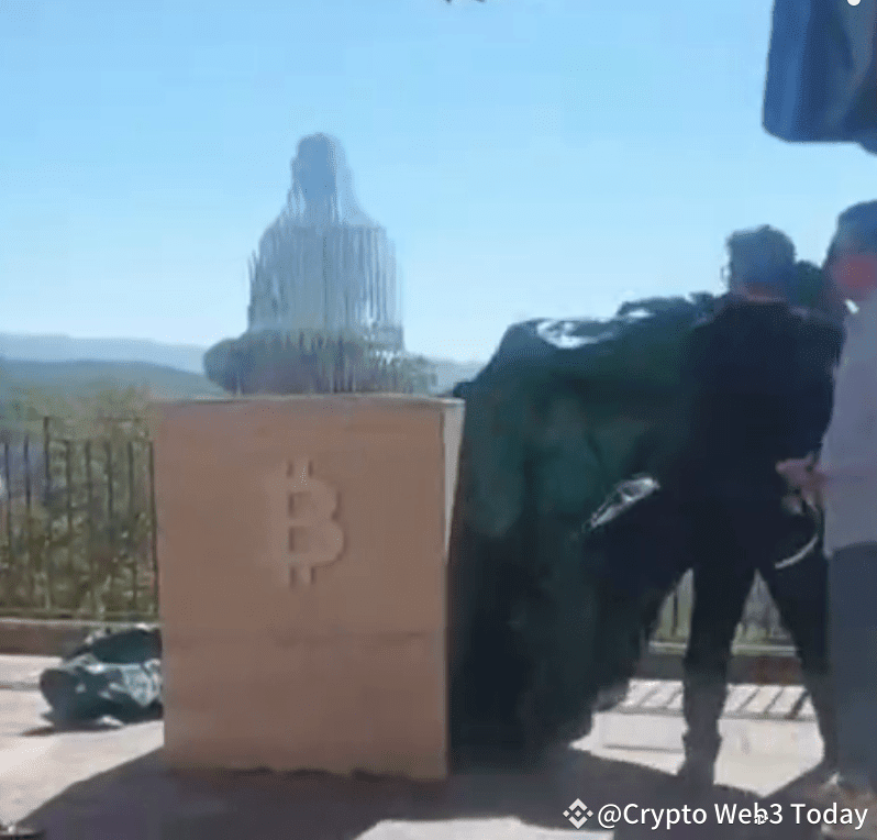 🗿 A new Satoshi Nakamoto statue just landed in the Italian | Crypto ...