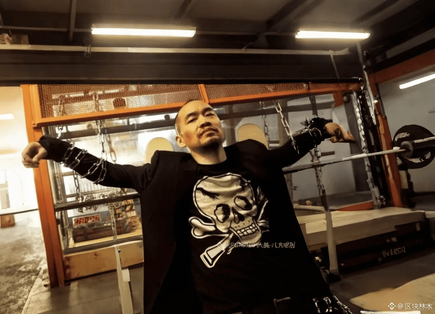 Last night, a giant whale turned over violently in the | 区块林木 on ...