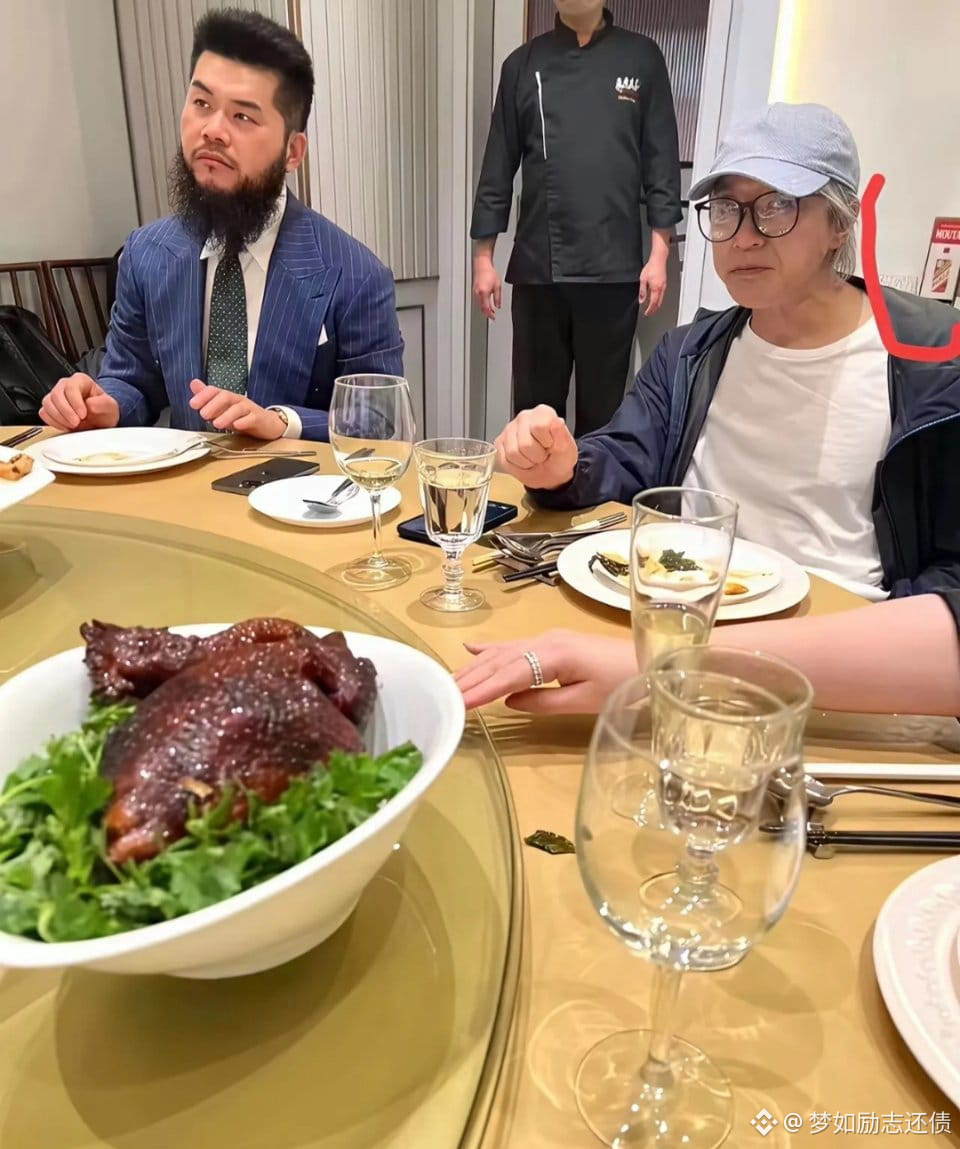 It's normal for Stephen Chow to drink Maotai, right! I'm qui | 梦如励志还债 ...