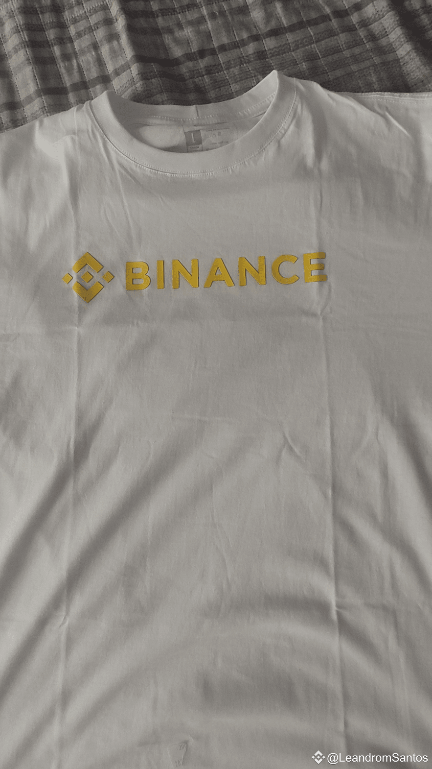 $BNB gift arrived, now I'm wearing the shirt!!!? thanks for ...