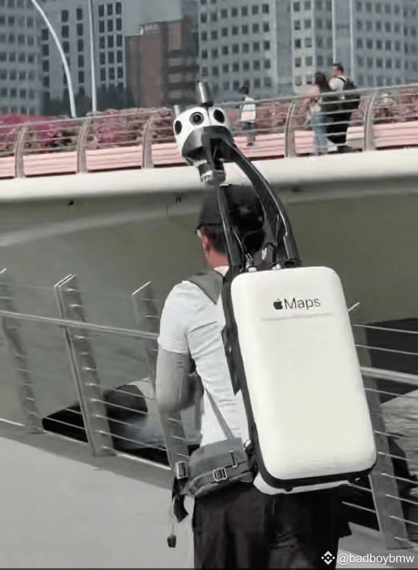 An Apple employee was spotted in Singapore digitizing maps f ...
