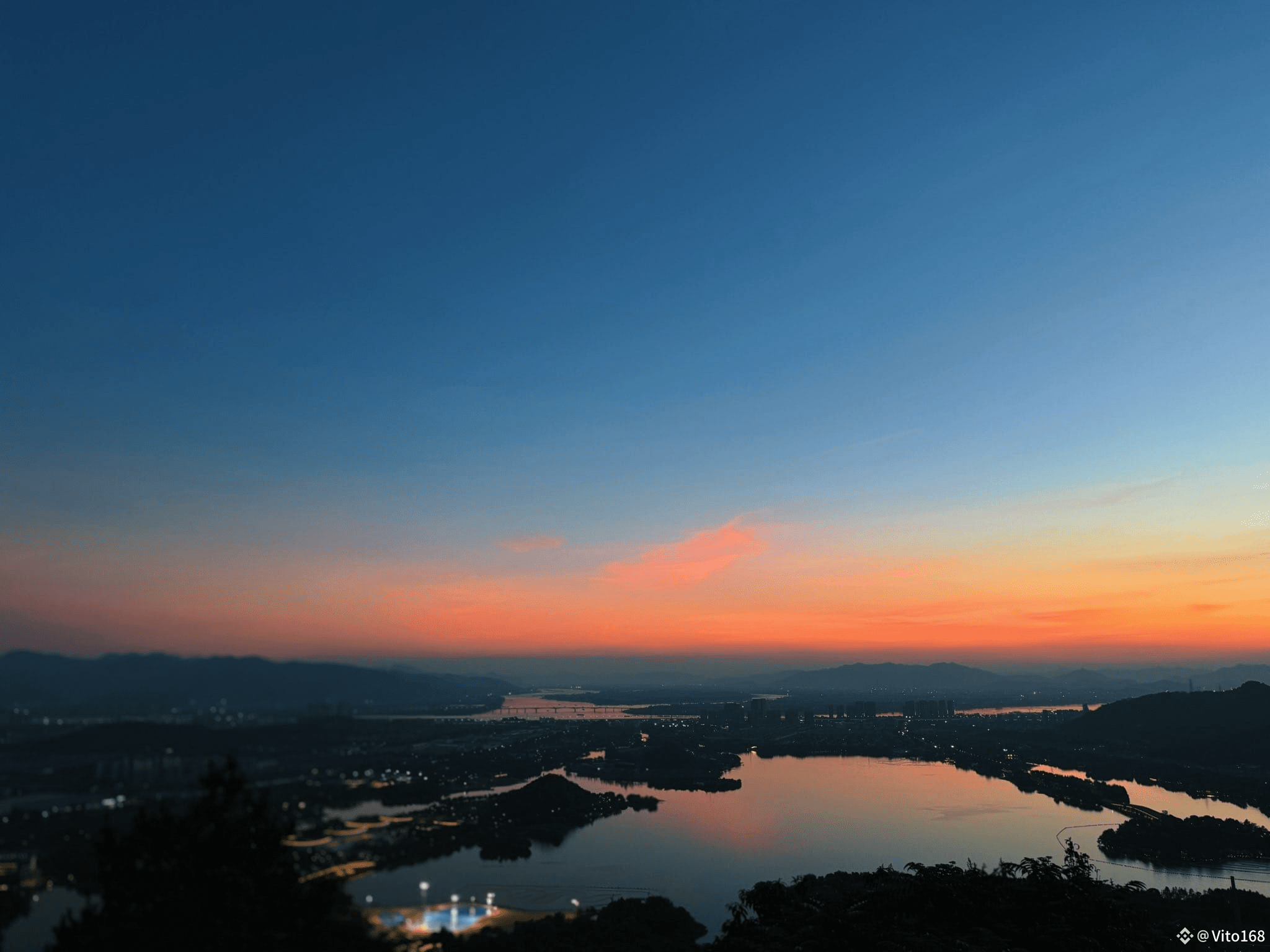 Daily Visit to a Temple: Xian Zhao Temple by the Xiang Lake | Vito168 ...