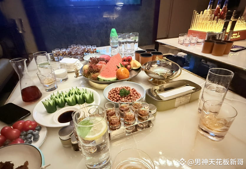 It's the weekend, brothers, We should drink some alcohol. $B | 男神天花板新哥 ...